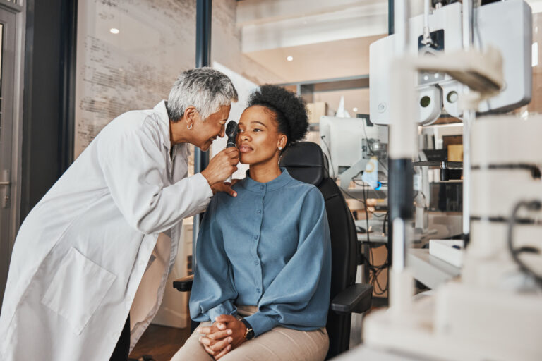How to Become An Optometrist: Training, Licensing, and Certification ...